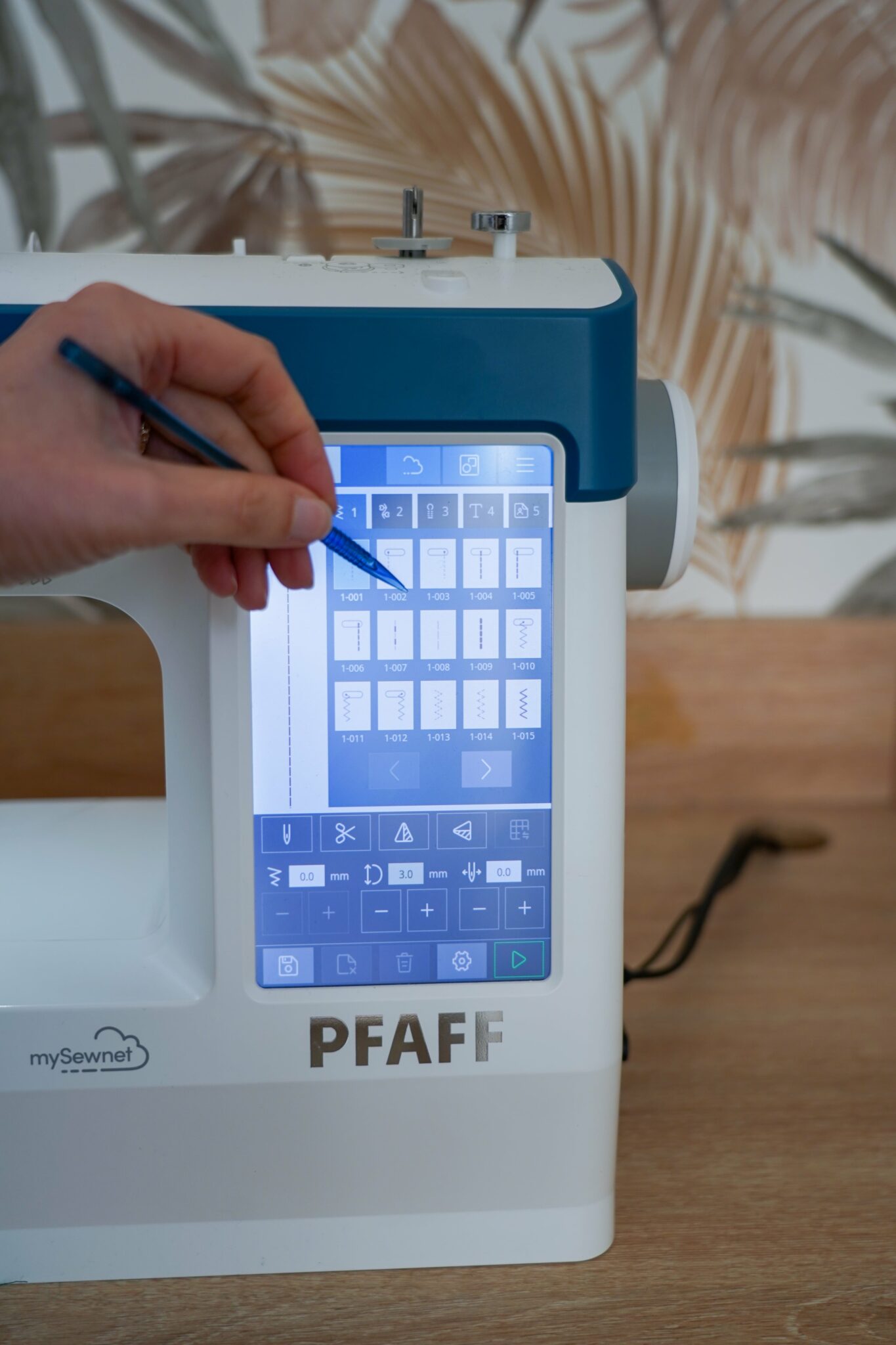 Zoom et avis sur la Pfaff Creative Expect 350 - Atelier Miinsa